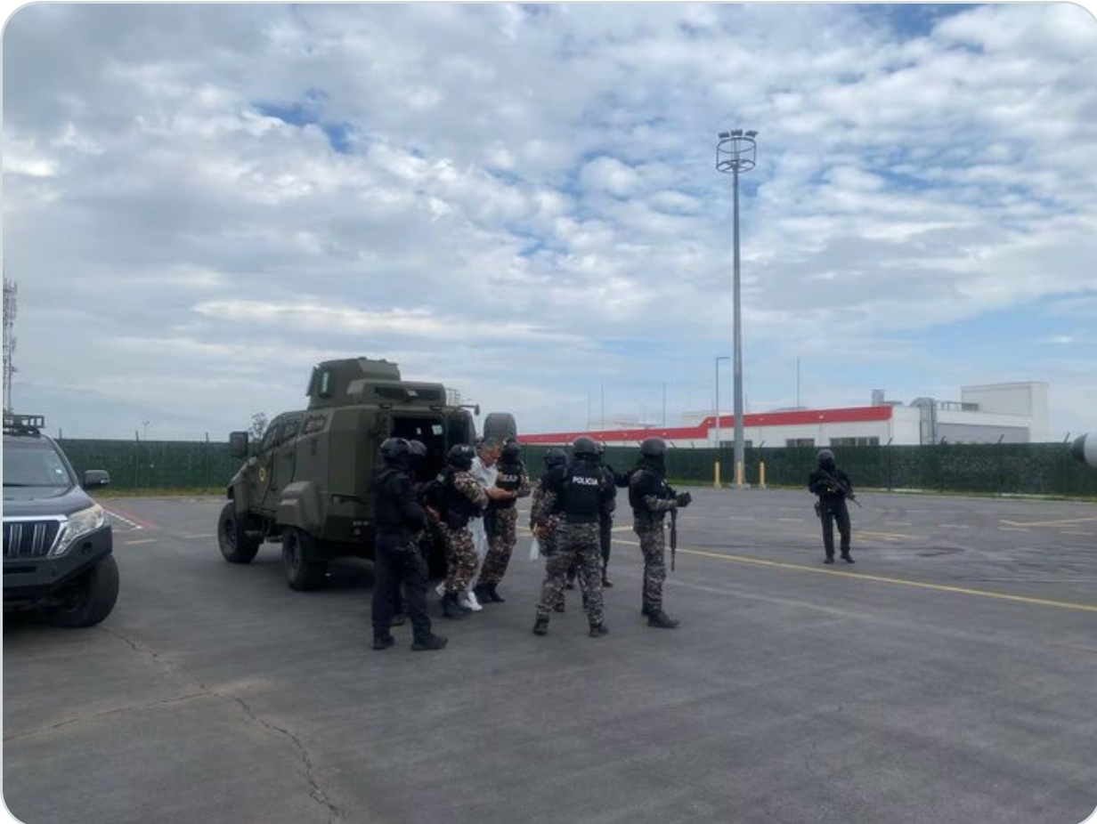 Expresidente Glas llega a la cárcel de máxima seguridad ‘La Roca ...