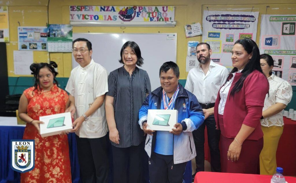 Embajador de China visita la Escuela Especial Ángela Morales Avilés en ...