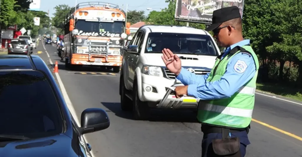 Policía sigue quitando licencias y multando a cientos de conductores ...