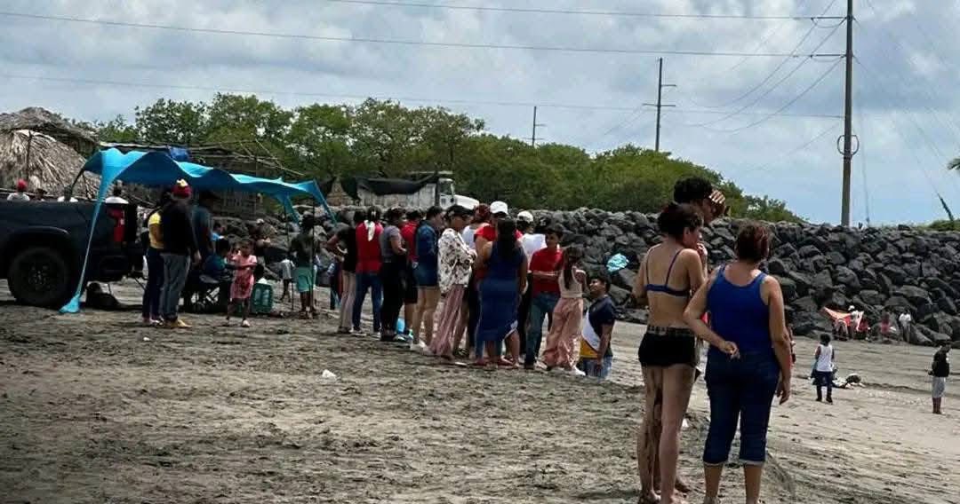 Realizan labores de búsqueda de joven que fue arrastrado por las olas ...