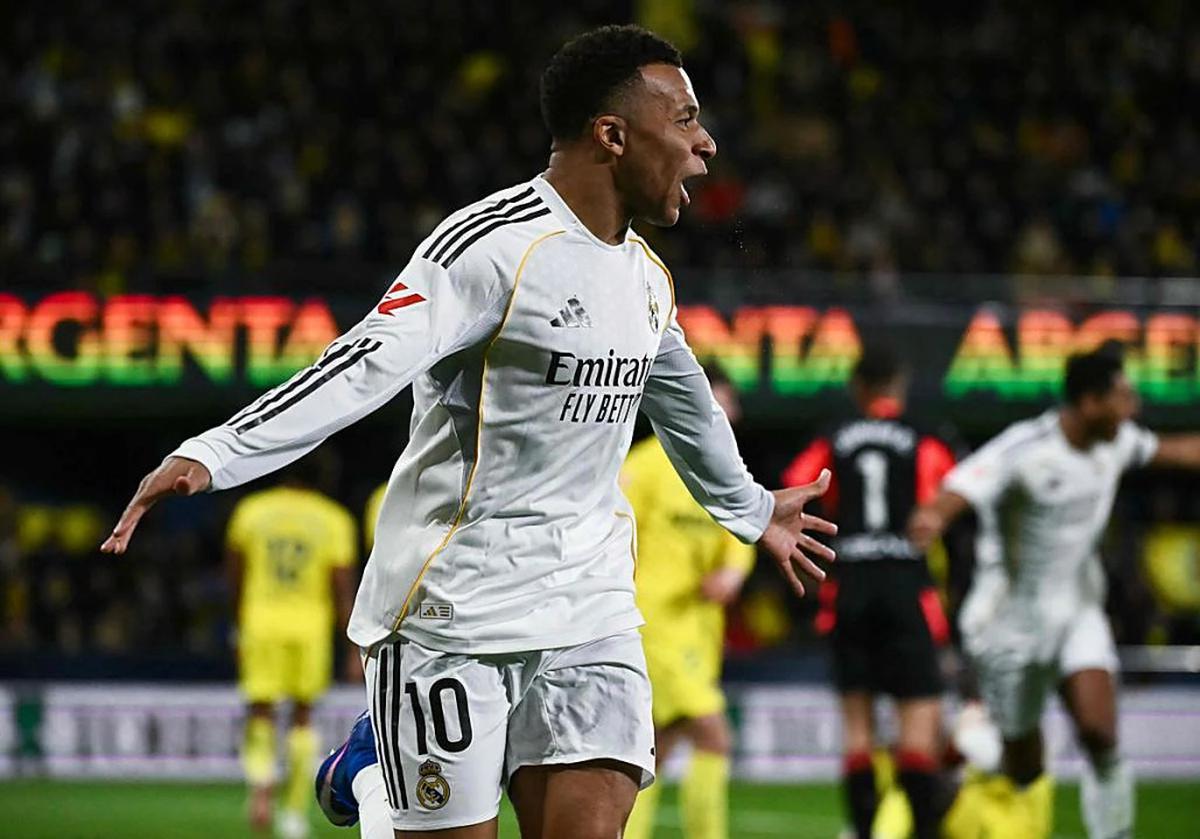Real Madrid vence 2-0 al Villarreal quedando líder de la Liga Española